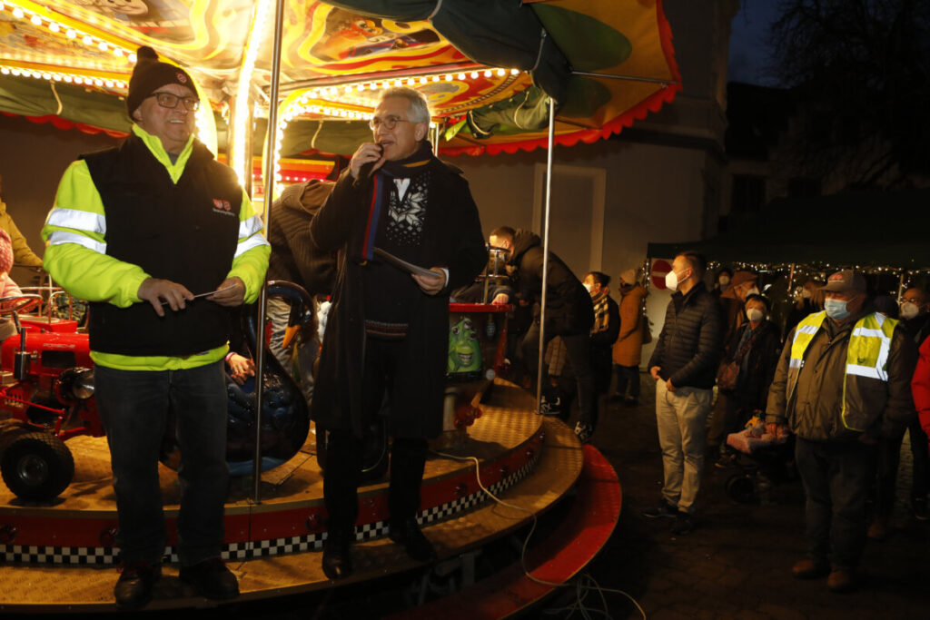 Oberbürgermeister Feldmann eröffnet Höchster Weihnachtsmarkt