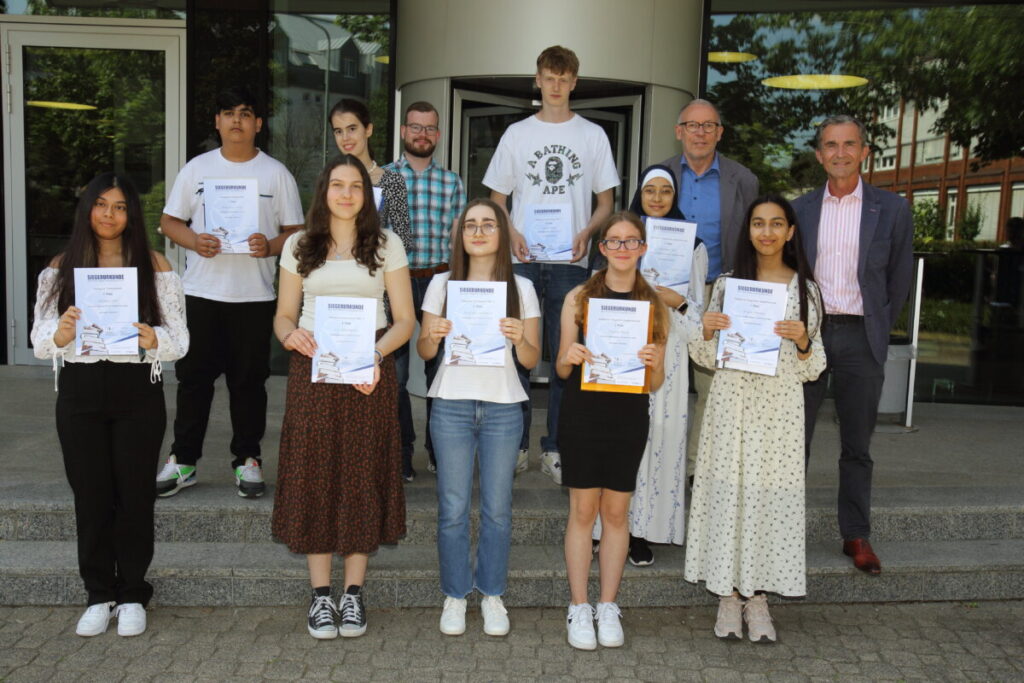 Schülerwettbewerb „Bester Praktikumsbericht“: Zehn Schüler aus ...